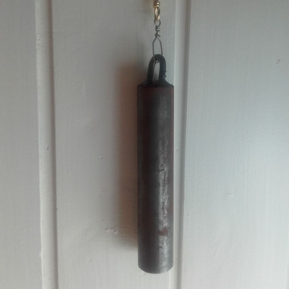 1.2 kg lodd laget av stål.